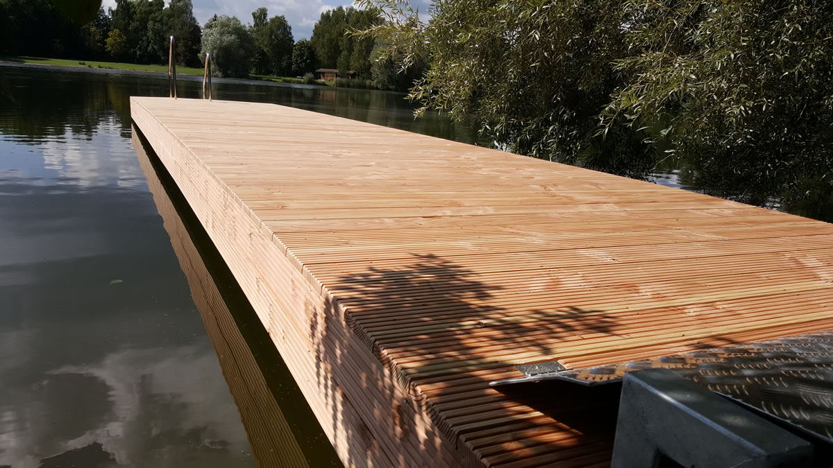 Ponton Badesteg am Natursee „Rothdachweiher“ in Babenhausen