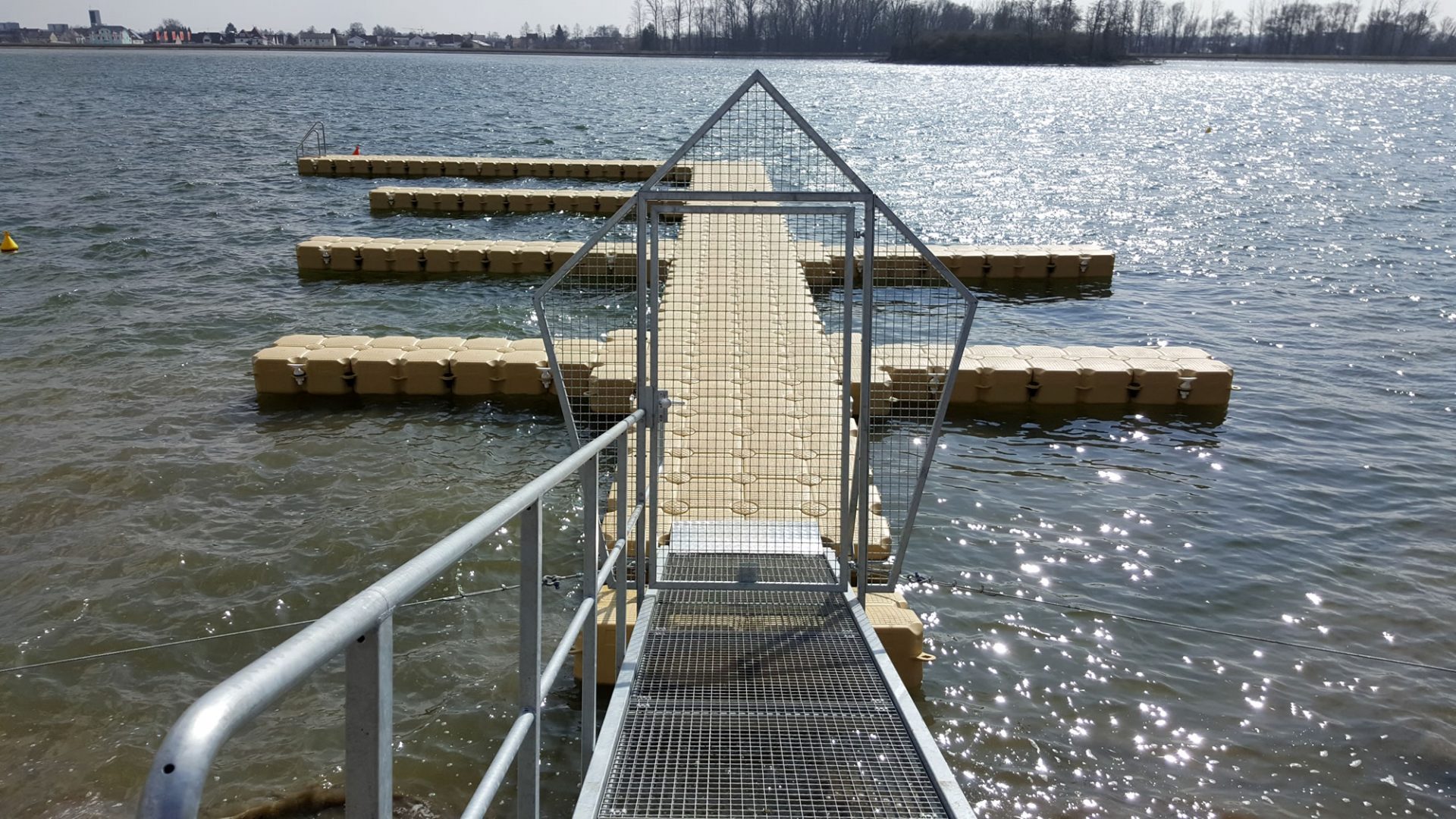 Bootssteg / Steganlage mit 16 Anlegeplätzen aus Kunststoff Schwimmkörpern